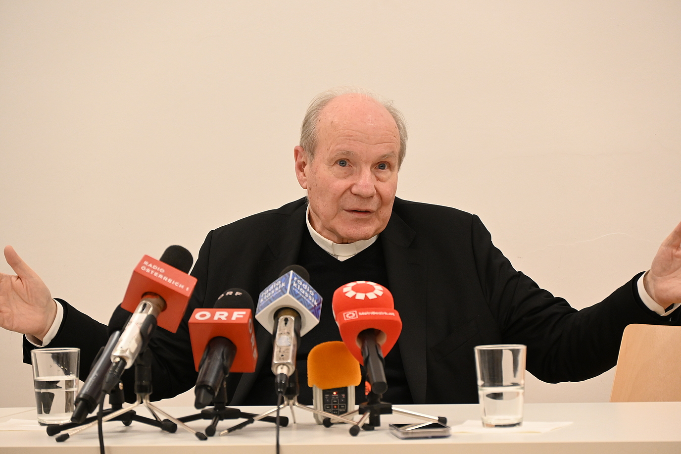 Schönborn im Groß-Interview: Die Kirche steht für Demokratie und ...
