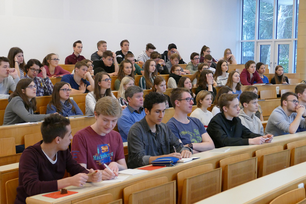 Immer mehr Frauen lehren an Katholisch-theologischen Fakultäten