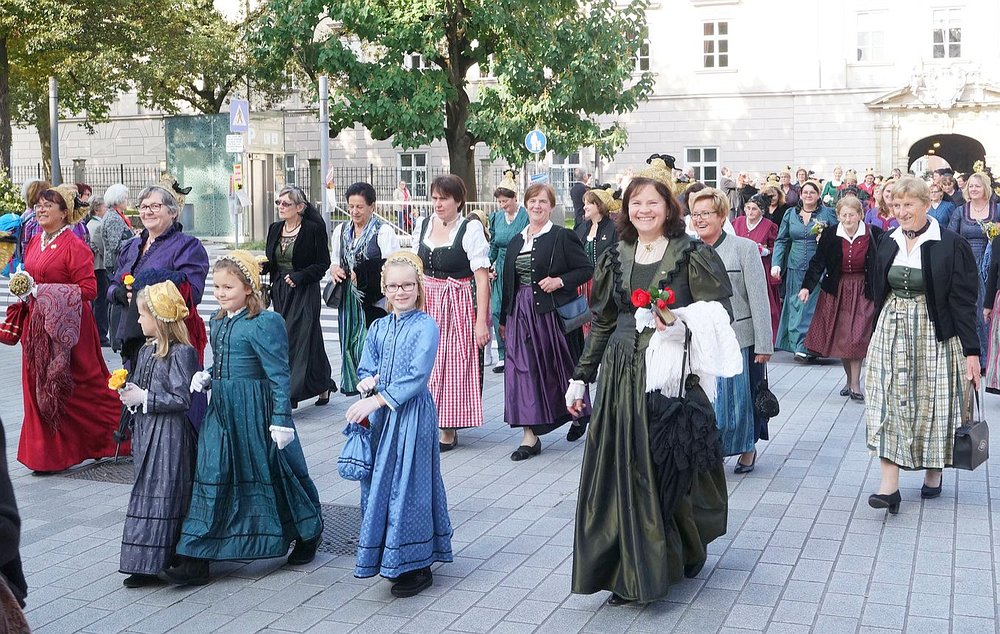 Goldhauben-Brauchtum erlebt in Oberösterreich Hochblüte
