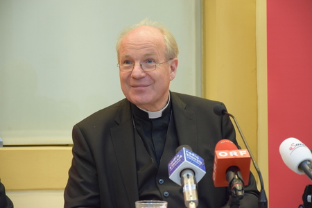 Familiensynode: Kardinal Schönborn präsentiert Papstdokument