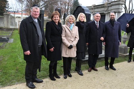Linz: Generalsanierter jüdischer Friedhof an Stadt übergeben